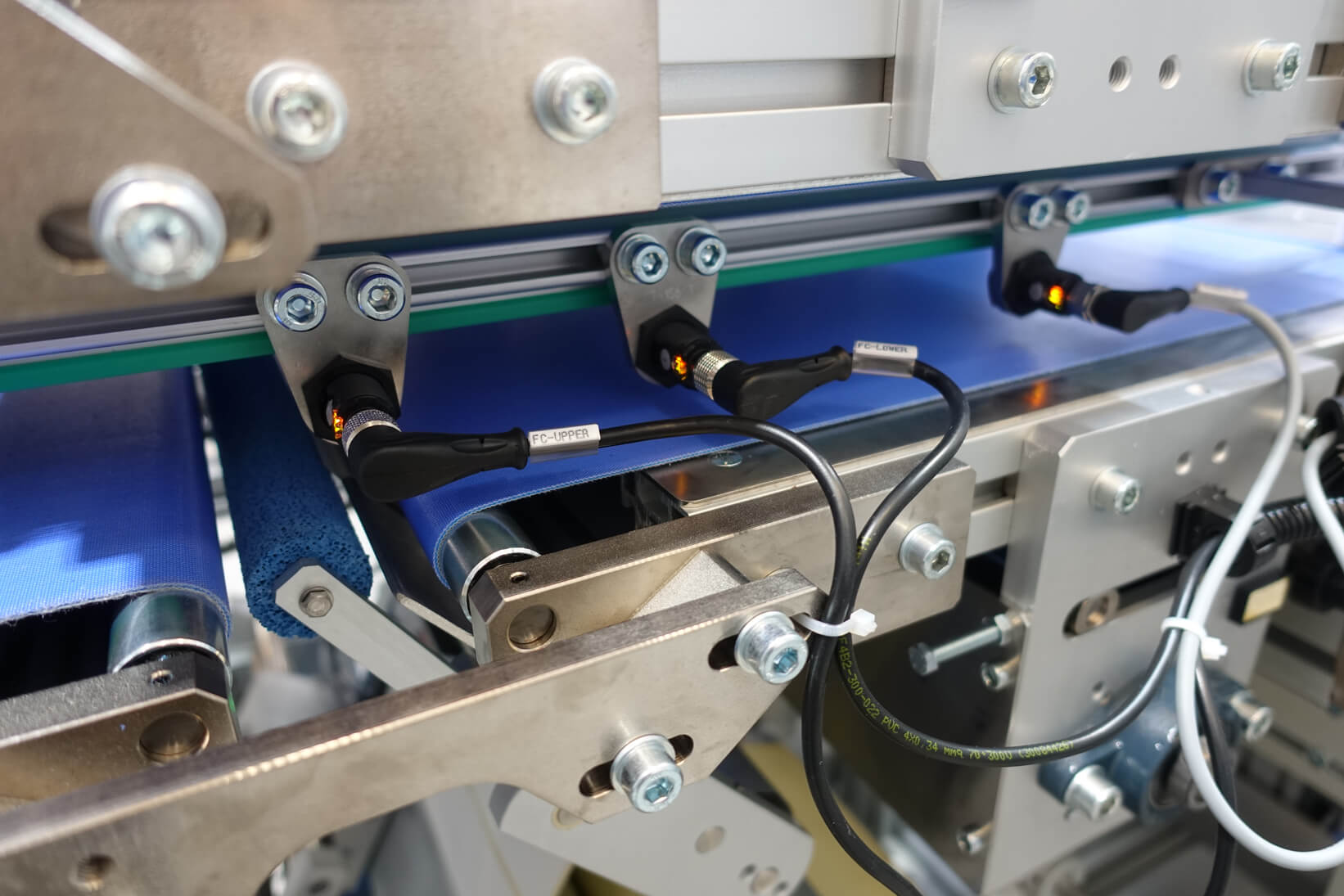 Horizontal labeling of multi-pack wet wipes for CB Packaging · Etipack.it