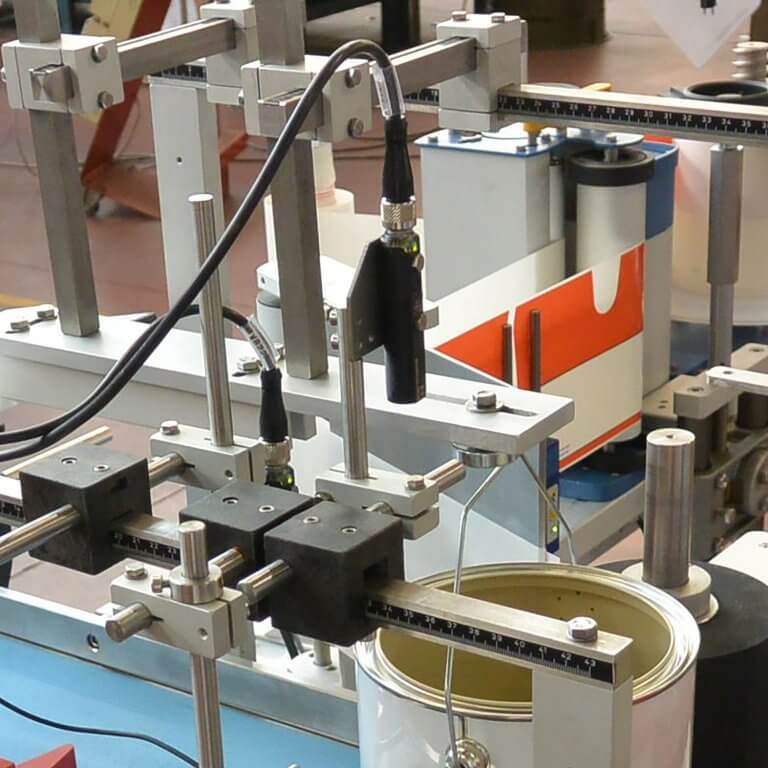 Wrap-around labeling system for paint buckets · Etipack.it