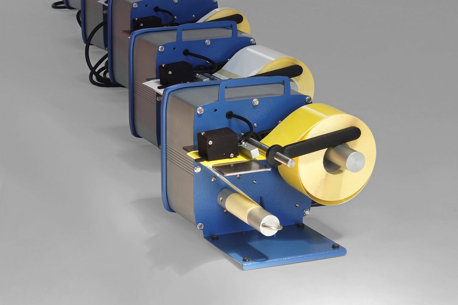 Labelling machines, label applicators and friction feeders